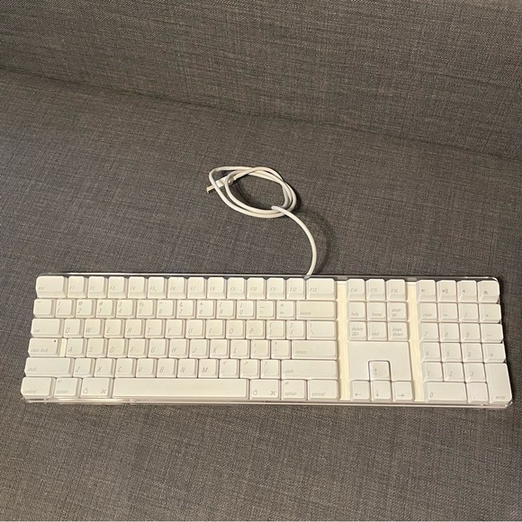 Apple | Other | Tested Works Apple A48 Wired Usb Keyboard White Looks ...